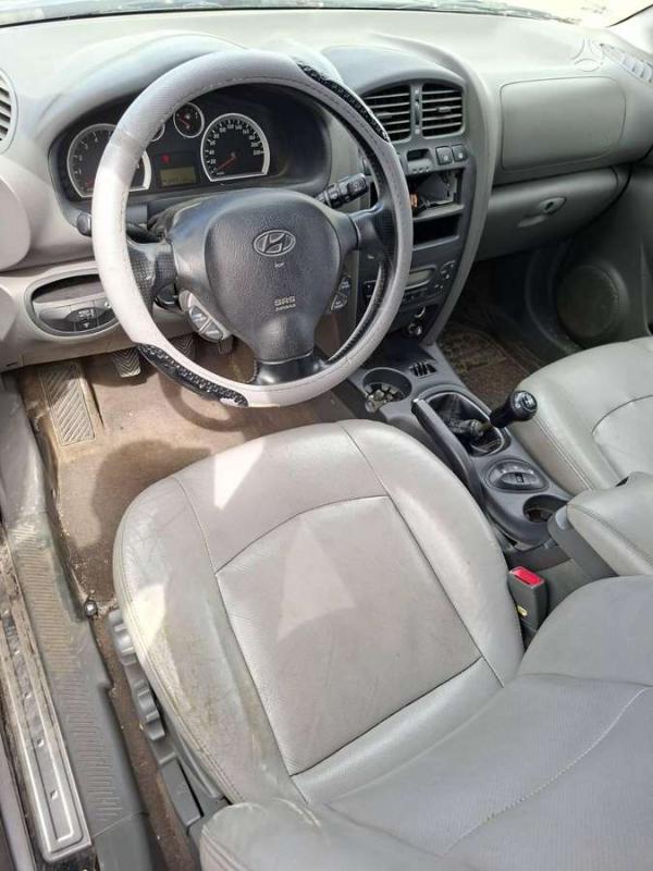 Melns Hyundai Santa Fe 2006 Viļņa, ar dzinēja tilpumu 2.40 L un nobraukumu 278 tūkst. km par 650 €, foto 5 vietnē AUTOMOTO.COM.LV