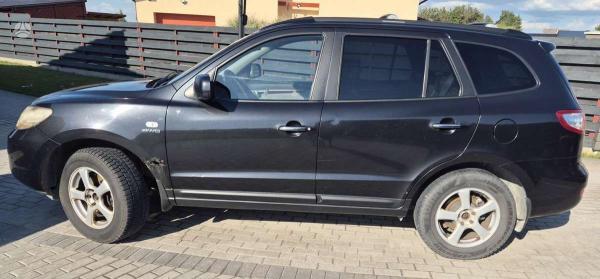 Melns Hyundai Santa Fe 2006 Klaipėda, ar dzinēja tilpumu 2.19 L un nobraukumu 390 tūkst. km par 1850 €, foto 1 vietnē AUTOMOTO.COM.LV
