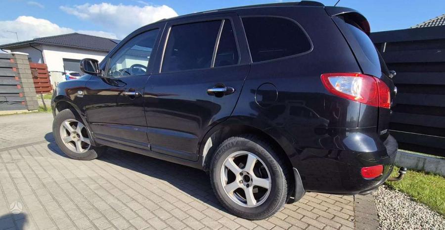 Melns Hyundai Santa Fe 2006 Klaipėda, ar dzinēja tilpumu 2.19 L un nobraukumu 390 tūkst. km par 1850 €, foto 3 vietnē AUTOMOTO.COM.LV
