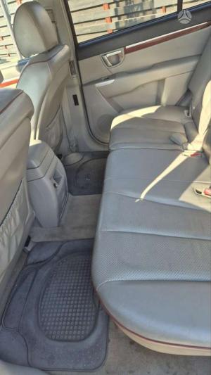 Melns Hyundai Santa Fe 2006 Klaipėda, ar dzinēja tilpumu 2.19 L un nobraukumu 390 tūkst. km par 1850 €, foto 8 vietnē AUTOMOTO.COM.LV