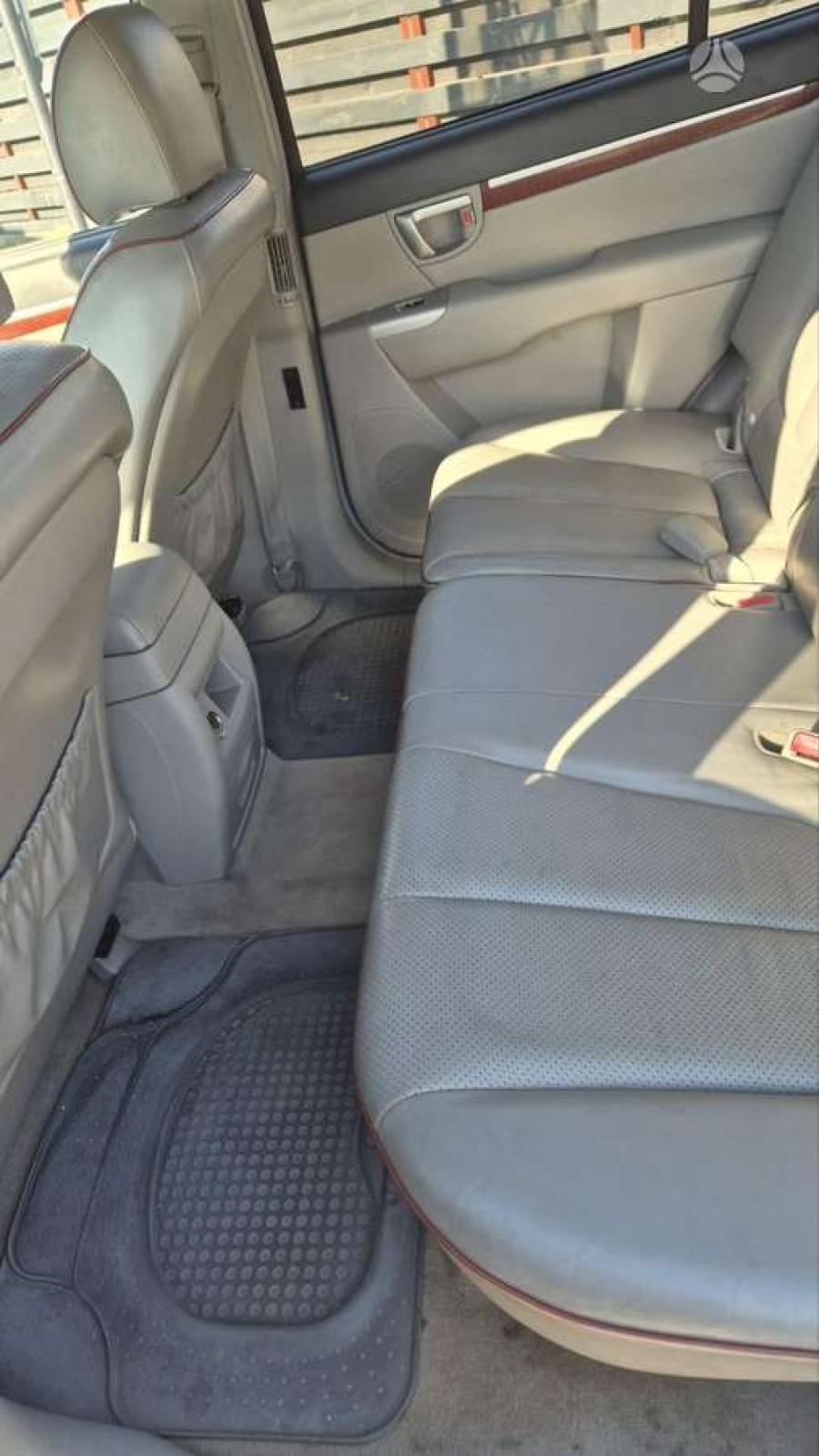 Melns Hyundai Santa Fe 2006 Klaipėda, ar dzinēja tilpumu 2.19 L un nobraukumu 390 tūkst. km par 1850 €, foto 8 vietnē AUTOMOTO.COM.LV
