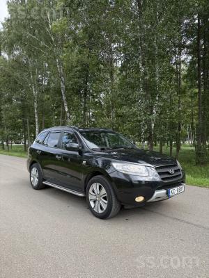 Black Hyundai Santa Fe 2006 in Daugavpils, with an engine capacity of 2.20 L and mileage of 328 thousand km for 3650 €, photo 4 on AUTOMOTO.COM.LV