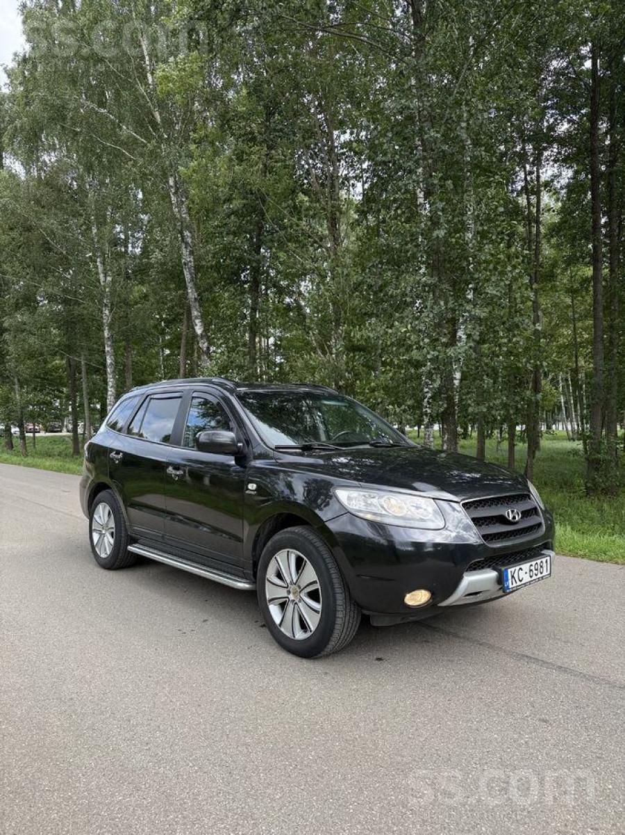 Black Hyundai Santa Fe 2006 in Daugavpils, with an engine capacity of 2.20 L and mileage of 328 thousand km for 3650 €, photo 4 on AUTOMOTO.COM.LV