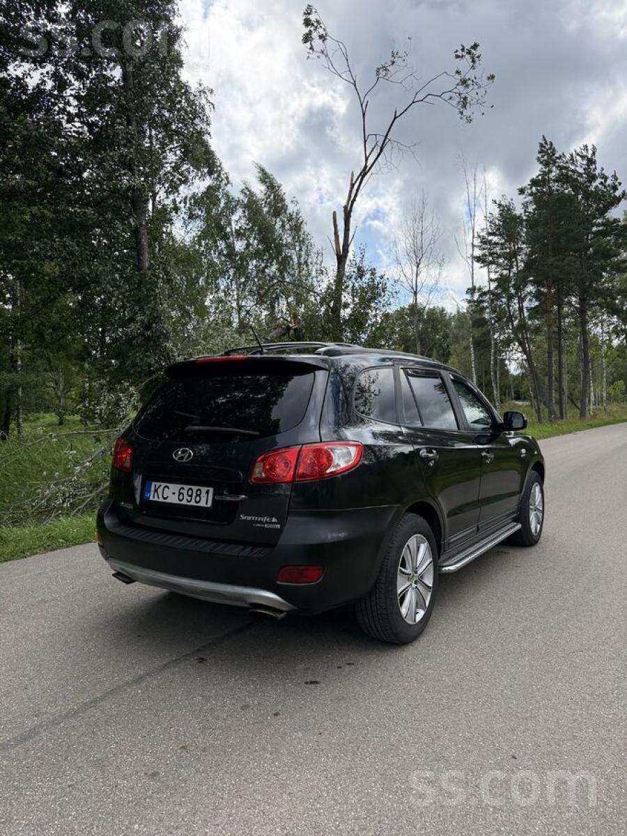 Black Hyundai Santa Fe 2006 in Daugavpils, with an engine capacity of 2.20 L and mileage of 328 thousand km for 3650 €, photo 5 on AUTOMOTO.COM.LV