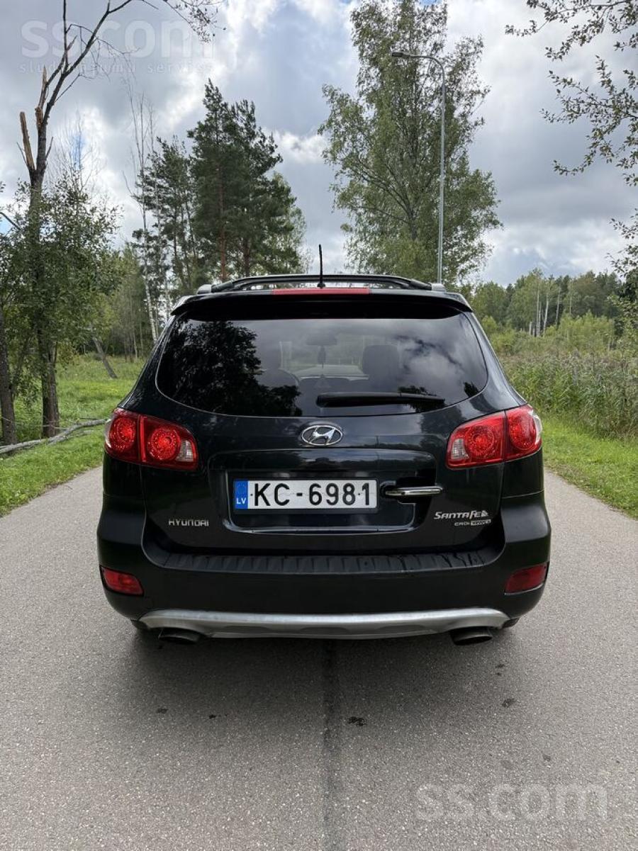 Black Hyundai Santa Fe 2006 in Daugavpils, with an engine capacity of 2.20 L and mileage of 328 thousand km for 3650 €, photo 6 on AUTOMOTO.COM.LV