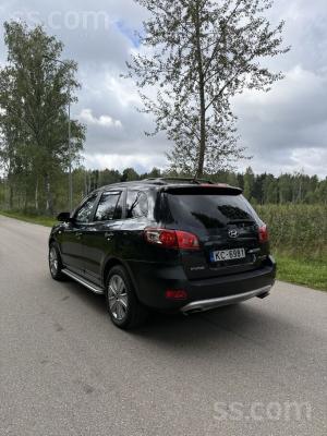 Black Hyundai Santa Fe 2006 in Daugavpils, with an engine capacity of 2.20 L and mileage of 328 thousand km for 3650 €, photo 7 on AUTOMOTO.COM.LV