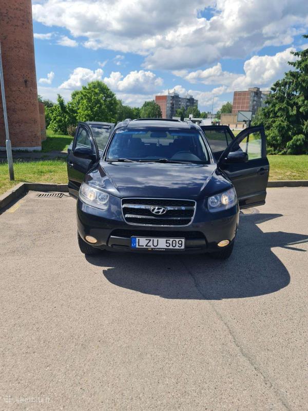 Black Hyundai Santa Fe 2006 in Kaunas, with an engine capacity of 2.20 L and mileage of 250 thousand km for 2500 €, photo 6 on AUTOMOTO.COM.LV