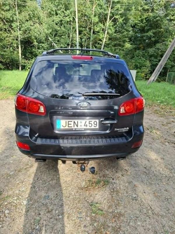 Black Hyundai Santa Fe 2006 in Vilnius, with an engine capacity of 2.19 L and mileage of 355 thousand km for 2700 €, photo 7 on AUTOMOTO.COM.LV