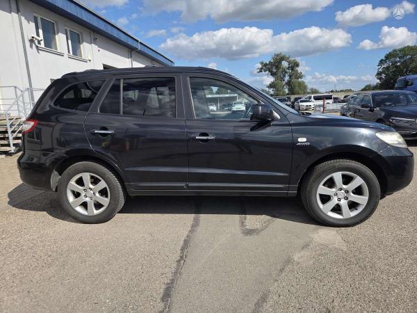 Black Hyundai Santa Fe 2006 in Marijampole, with an engine capacity of 2.19 L and mileage of 256 thousand km for 3699 €, photo 5 on AUTOMOTO.COM.LV