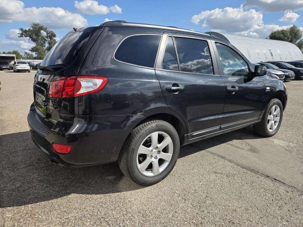Black Hyundai Santa Fe 2006 in Marijampole, with an engine capacity of 2.19 L and mileage of 256 thousand km for 3699 €, photo 6 on AUTOMOTO.COM.LV