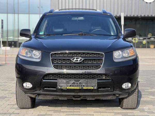 Black Hyundai Santa Fe 2006 in Siauliai, with an engine capacity of 2.19 L and mileage of 228 thousand km for 4200 €, photo 4 on AUTOMOTO.COM.LV