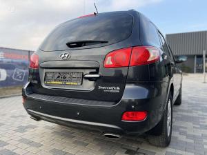 Black Hyundai Santa Fe 2006 in Siauliai, with an engine capacity of 2.19 L and mileage of 228 thousand km for 4200 €, photo 10 on AUTOMOTO.COM.LV