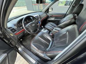 Black Hyundai Santa Fe 2006 in Siauliai, with an engine capacity of 2.19 L and mileage of 228 thousand km for 4200 €, photo 11 on AUTOMOTO.COM.LV