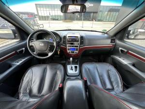 Black Hyundai Santa Fe 2006 in Siauliai, with an engine capacity of 2.19 L and mileage of 228 thousand km for 4200 €, photo 14 on AUTOMOTO.COM.LV