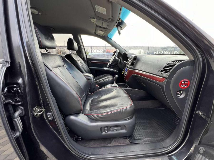 Black Hyundai Santa Fe 2006 in Siauliai, with an engine capacity of 2.19 L and mileage of 228 thousand km for 4200 €, photo 20 on AUTOMOTO.COM.LV