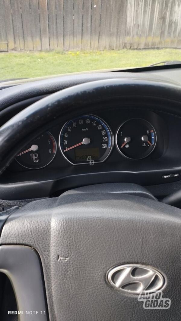 Hyundai Santa Fe 2006 Prienai vietnÄ Melns Hyundai Santa Fe 2006 Prienai, ar dzinÄja tilpumu 2.20 L un nobraukumu 201 tÅ«kst. km par 2800 ā¬, foto 8 vietnÄ AUTOMOTO.COM.LV