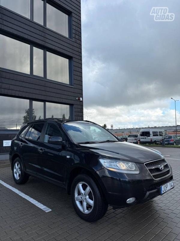 Hyundai Santa Fe 2006 KauÅa vietnÄ Melns Hyundai Santa Fe 2006 KauÅa, ar dzinÄja tilpumu 2.20 L un nobraukumu 225 tÅ«kst. km par 3750 ā¬, foto 1 vietnÄ AUTOMOTO.COM.LV