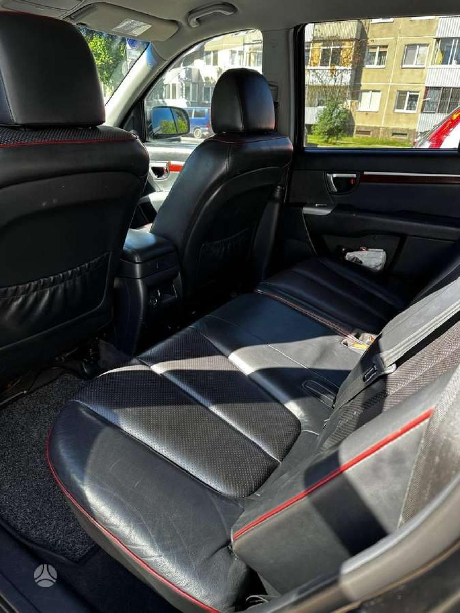 Melns Hyundai Santa Fe 2006 Kauņa, ar dzinēja tilpumu 2.19 L un nobraukumu 274 tūkst. km par 3100 €, foto 28 vietnē AUTOMOTO.COM.LV