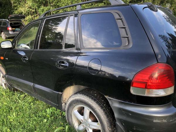 Хендай Санта Фе 2006 в Вильнюс на AUTOMOTO.COM.LV Черный Хендай Санта Фе 2006 в Вильнюс, объемом двигателя 1.99 л и пробегом 380 тыс. км за 550 €, фото 6 на AUTOMOTO.COM.LV