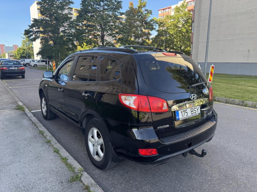 Melns Hyundai Santa Fe 2006 Tallina, ar dzinēja tilpumu 2.20 L un nobraukumu 318 tūkst. km par 2400 €, foto 3 vietnē AUTOMOTO.COM.LV