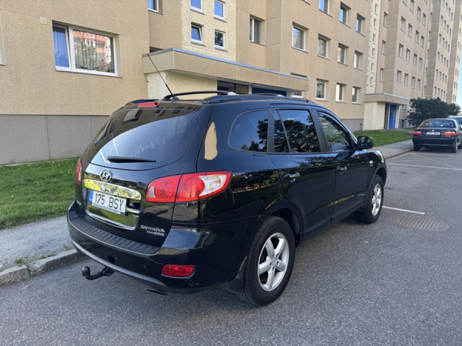 Melns Hyundai Santa Fe 2006 Tallina, ar dzinēja tilpumu 2.20 L un nobraukumu 318 tūkst. km par 2400 €, foto 4 vietnē AUTOMOTO.COM.LV