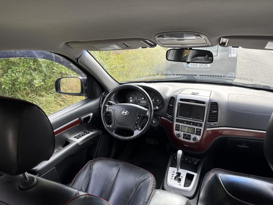 Melns Hyundai Santa Fe 2006 Tallina, ar dzinēja tilpumu 2.20 L un nobraukumu 318 tūkst. km par 2400 €, foto 25 vietnē AUTOMOTO.COM.LV