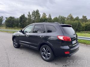 Black Hyundai Santa Fe 2006 in Rezekne, with an engine capacity of 2.20 L and mileage of 235 thousand km for 2750 €, photo  on AUTOMOTO.COM.LV