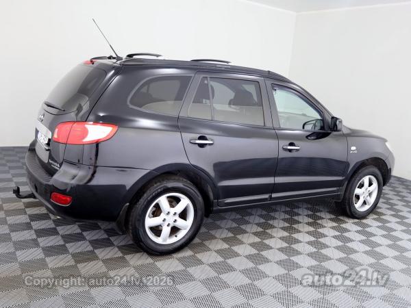 Hyundai Santa Fe 2006 Tallina vietnē Melns Hyundai Santa Fe 2006 Tallina, ar dzinēja tilpumu 2.20 L un nobraukumu 318 tūkst. km par 2299 €, foto 4 vietnē AUTOMOTO.COM.LV