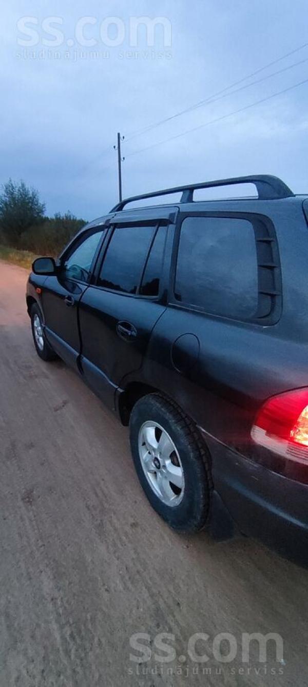 Melns Hyundai Santa Fe 2006 Daugavpils, ar dzinēja tilpumu 2.00 L un nobraukumu 320 tūkst. km par 1350 €, foto 3 vietnē AUTOMOTO.COM.LV