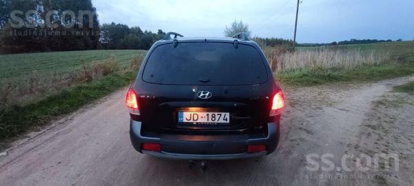 Melns Hyundai Santa Fe 2006 Daugavpils, ar dzinēja tilpumu 2.00 L un nobraukumu 320 tūkst. km par 1350 €, foto 4 vietnē AUTOMOTO.COM.LV