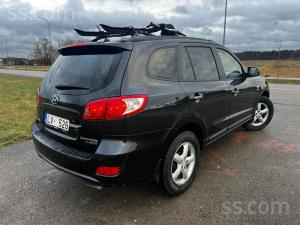 Black Hyundai Santa Fe 2006 in Riga, with an engine capacity of 2.20 L and mileage of 271 thousand km for 2500 €, photo 4 on AUTOMOTO.COM.LV