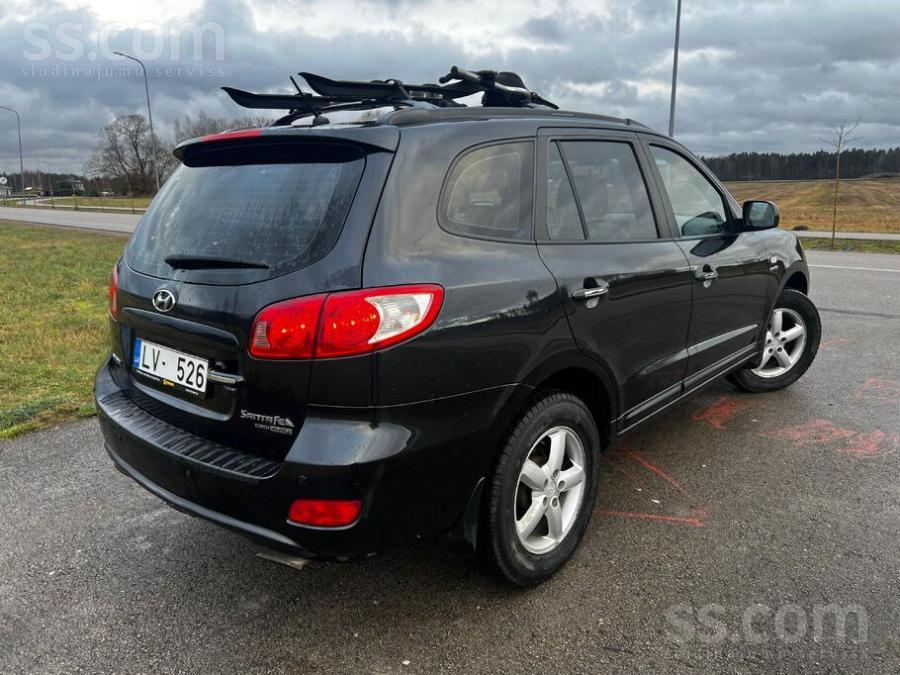 Black Hyundai Santa Fe 2006 in Riga, with an engine capacity of 2.20 L and mileage of 271 thousand km for 2500 €, photo 4 on AUTOMOTO.COM.LV