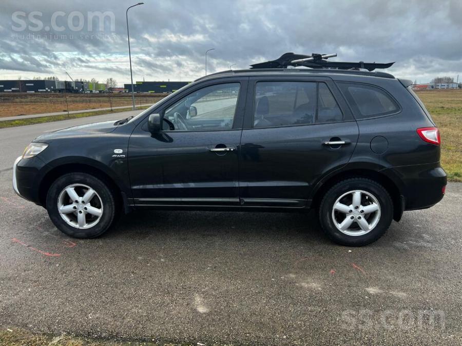 Black Hyundai Santa Fe 2006 in Riga, with an engine capacity of 2.20 L and mileage of 271 thousand km for 2500 €, photo 6 on AUTOMOTO.COM.LV