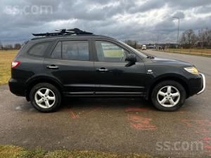 Black Hyundai Santa Fe 2006 in Riga, with an engine capacity of 2.20 L and mileage of 271 thousand km for 2500 €, photo 7 on AUTOMOTO.COM.LV
