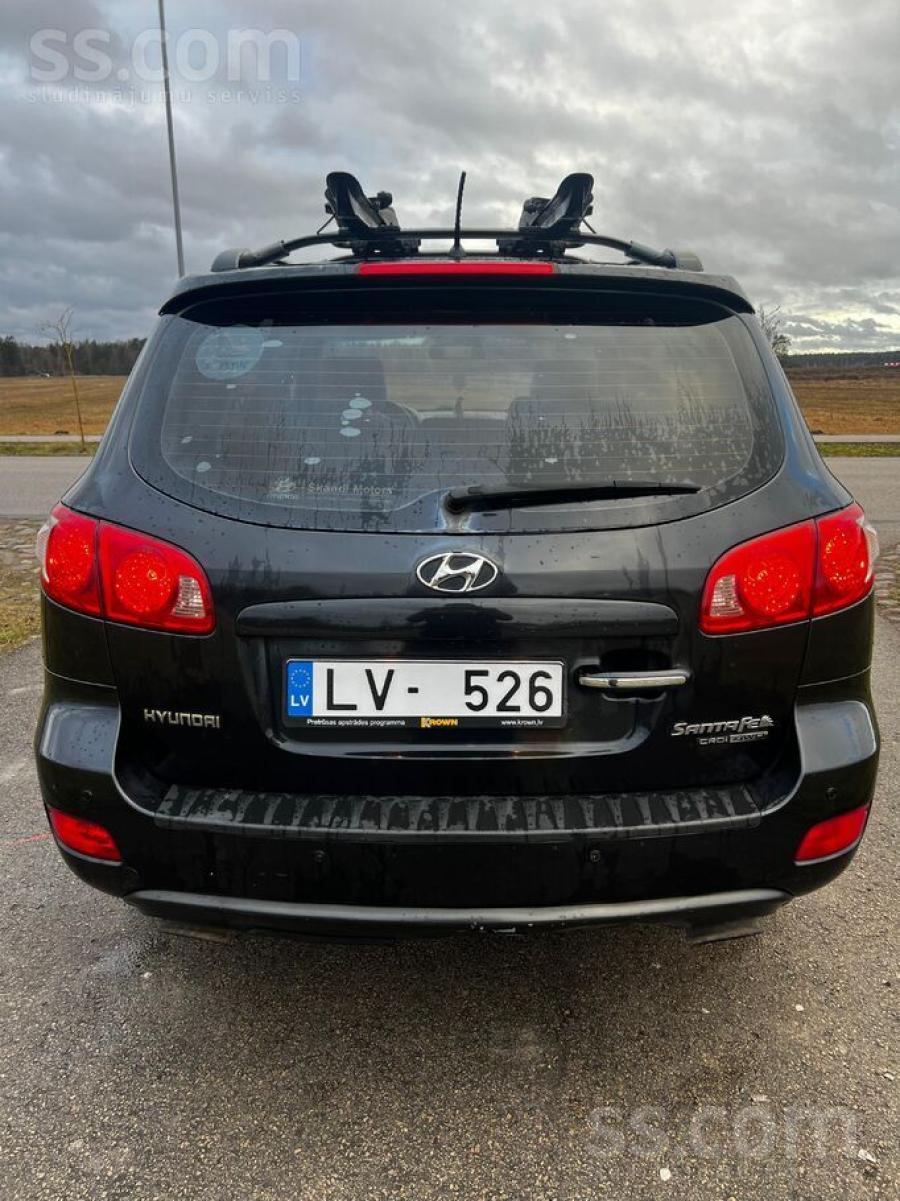 Black Hyundai Santa Fe 2006 in Riga, with an engine capacity of 2.20 L and mileage of 271 thousand km for 2500 €, photo 8 on AUTOMOTO.COM.LV