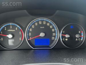 Black Hyundai Santa Fe 2006 in Riga, with an engine capacity of 2.20 L and mileage of 271 thousand km for 2500 €, photo 12 on AUTOMOTO.COM.LV
