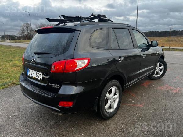 Black Hyundai Santa Fe 2006 in Riga, with an engine capacity of 2.20 L and mileage of 271 thousand km for 2500 €, photo 4 on AUTOMOTO.COM.LV