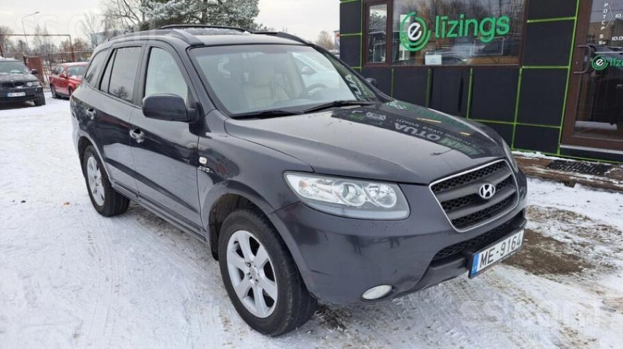Black Hyundai Santa Fe 2007 in Riga, with an engine capacity of 2.20 L and mileage of 326 thousand km for 3490 €, photo 17 on AUTOMOTO.COM.LV
