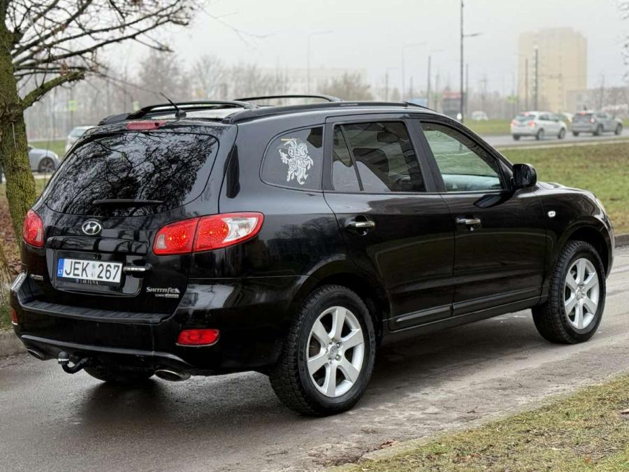 Melns Hyundai Santa Fe 2007 Kauņa, ar dzinēja tilpumu 2.19 L un nobraukumu 296 tūkst. km par 4000 €, foto 4 vietnē AUTOMOTO.COM.LV