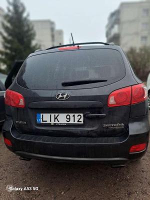 Melns Hyundai Santa Fe 2007 Viļņa, ar dzinēja tilpumu 2.19 L un nobraukumu 238 tūkst. km par 3150 €, foto  vietnē AUTOMOTO.COM.LV