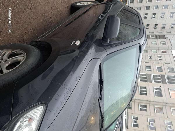 Black Hyundai Santa Fe 2007 in Vilnius, with an engine capacity of 2.19 L and mileage of 238 thousand km for 3150 €, photo 5 on AUTOMOTO.COM.LV