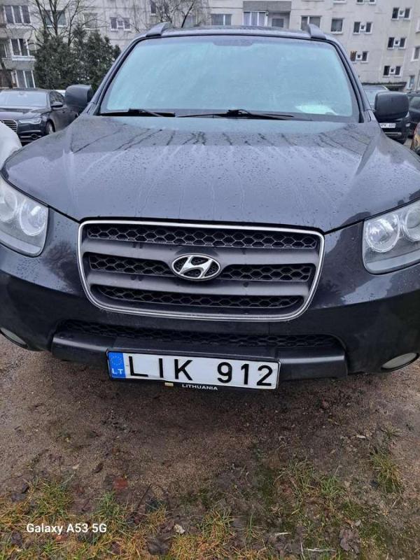 Black Hyundai Santa Fe 2007 in Vilnius, with an engine capacity of 2.19 L and mileage of 238 thousand km for 3150 €, photo 6 on AUTOMOTO.COM.LV