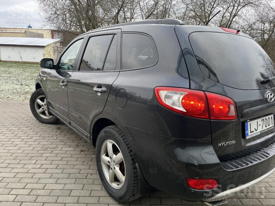 Melns Hyundai Santa Fe 2007 Balvi, ar dzinēja tilpumu 2.20 L un nobraukumu 336 tūkst. km par 3350 €, foto 4 vietnē AUTOMOTO.COM.LV