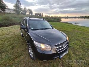 Melns Hyundai Santa Fe 2007 Daugavpils, ar dzinēja tilpumu 2.20 L un nobraukumu 224 tūkst. km par 3300 €, foto  vietnē AUTOMOTO.COM.LV
