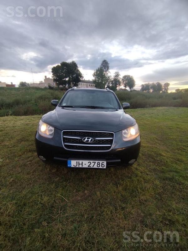 Black Hyundai Santa Fe 2007 in Daugavpils, with an engine capacity of 2.20 L and mileage of 224 thousand km for 3300 €, photo 6 on AUTOMOTO.COM.LV