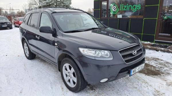 Melns Hyundai Santa Fe 2007 Rīga, ar dzinēja tilpumu 2.20 L un nobraukumu 326 tūkst. km par 3490 €, foto 3 vietnē AUTOMOTO.COM.LV
