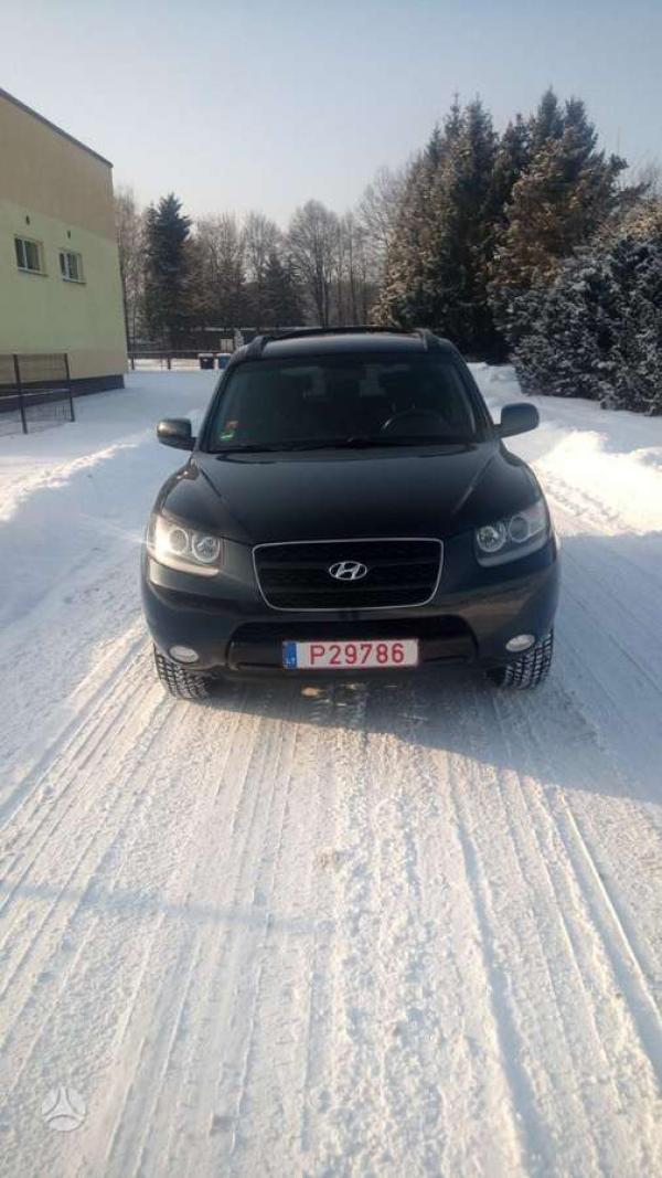 Black Hyundai Santa Fe 2007 in Prienai, with an engine capacity of 2.20 L and mileage of 162 thousand km for 4900 €, photo 1 on AUTOMOTO.COM.LV