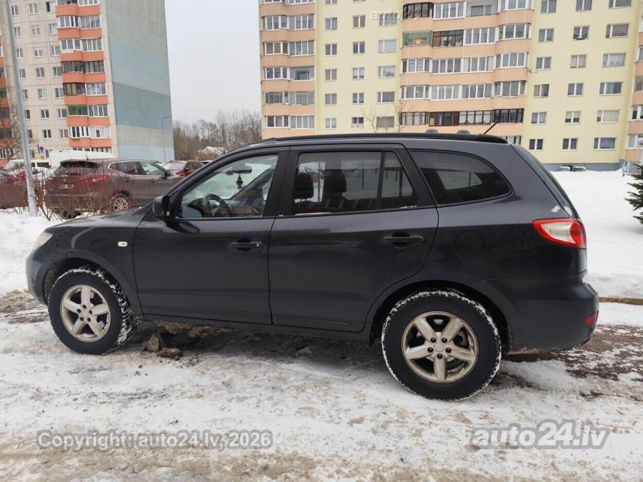 Black Hyundai Santa Fe 2007 in Maardu, with an engine capacity of 2.20 L and mileage of 0 thousand km for 3400 €, photo 3 on AUTOMOTO.COM.LV