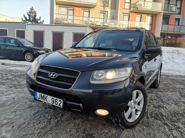Black Hyundai Santa Fe 2007 in Klaipeda, with an engine capacity of 2.20 L and mileage of 286 thousand km for 2999 €, photo 3 on AUTOMOTO.COM.LV