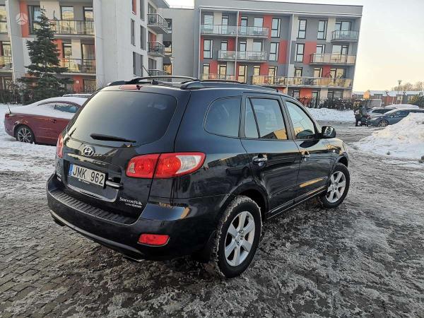 Black Hyundai Santa Fe 2007 in Klaipeda, with an engine capacity of 2.20 L and mileage of 286 thousand km for 2999 €, photo 5 on AUTOMOTO.COM.LV